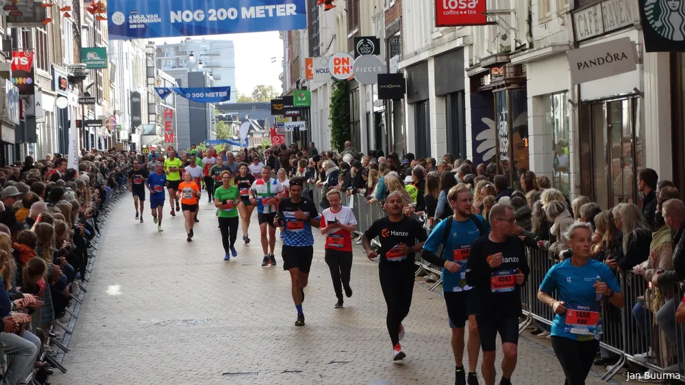 Fotoserie: Geslaagde 4 Mijl van Groningen met veel publiek Fotoserie: Geslaagde 4 Mijl van Groningen met veel publiek